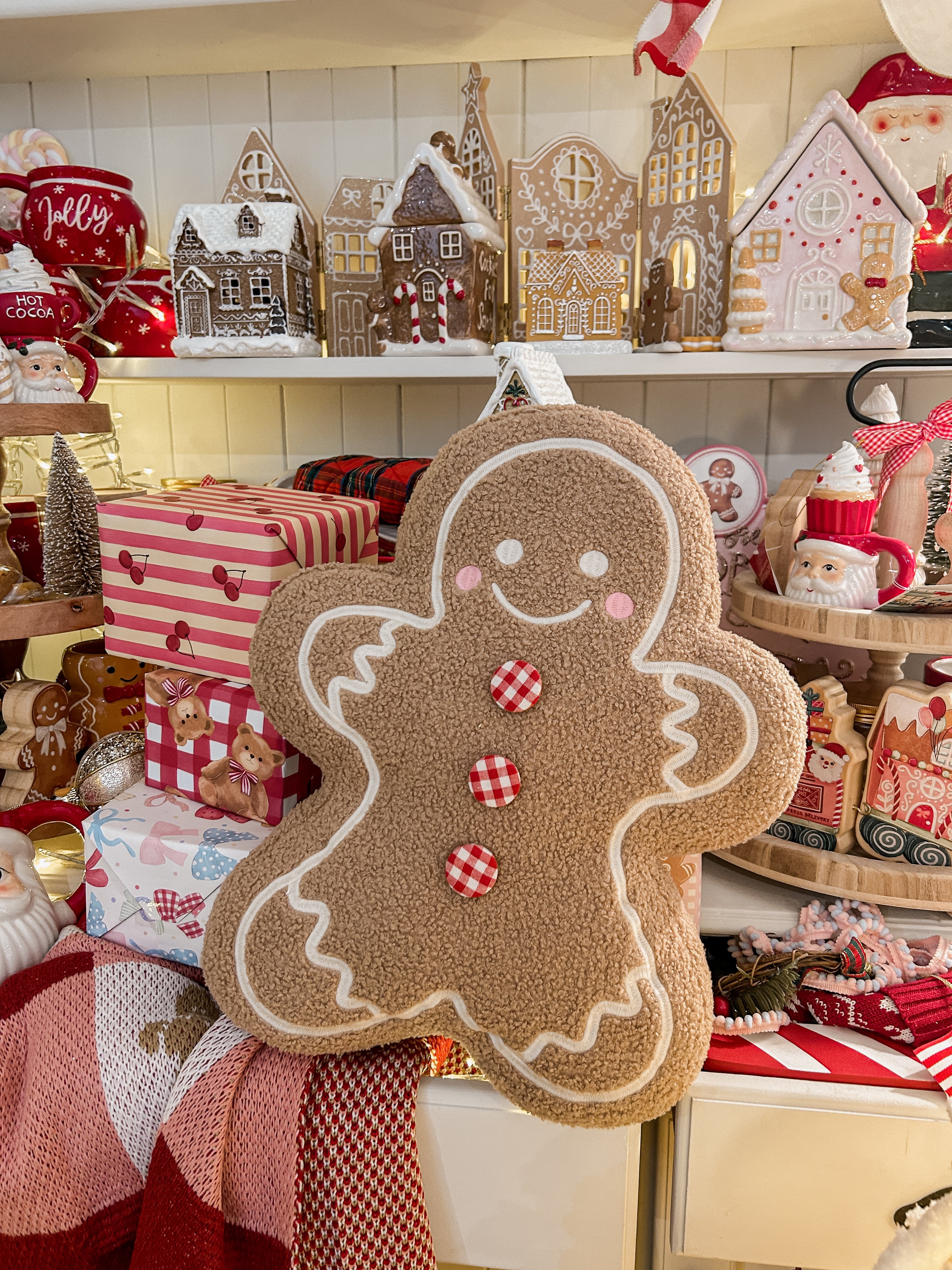 Gingerbread man cushion – Christmas Wonderland Co