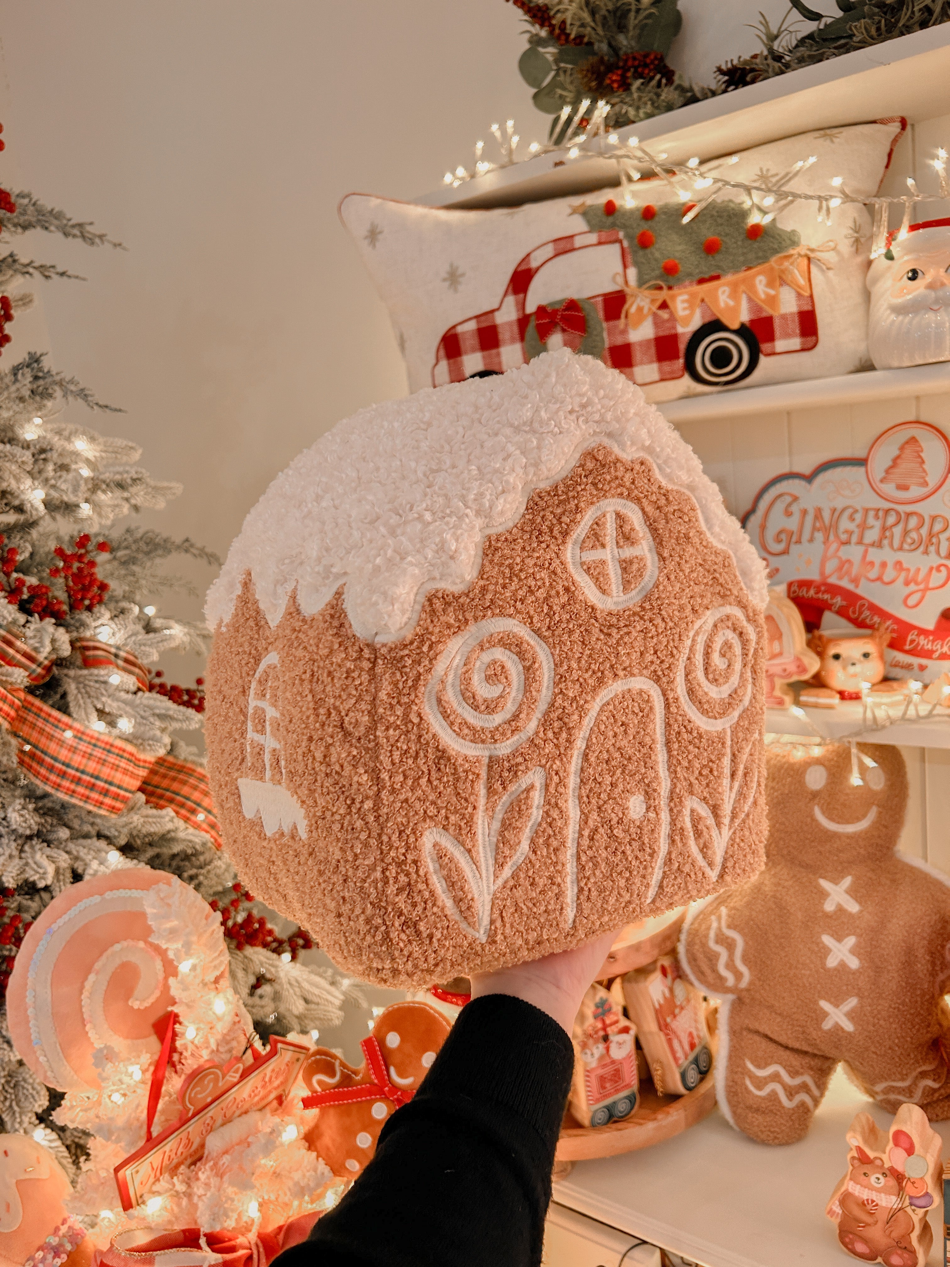 Gingerbread house cushion – Christmas Wonderland Co